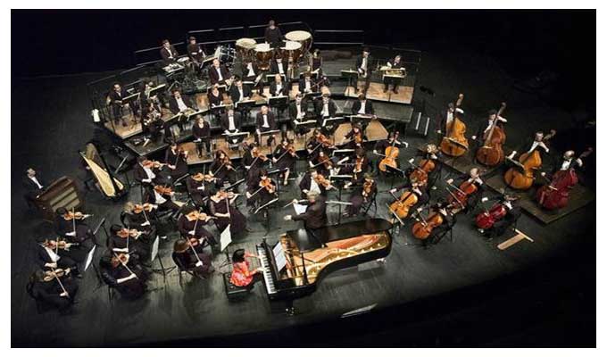 Spectacle musical arabe au grand complet au démarrage du Festival ...