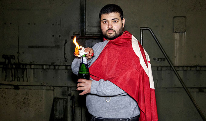 La mère de Slahedine Kchouk témoigne de l'harcèlement policier, vidéo ...