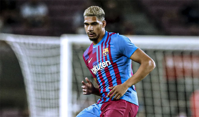 Football : Le barcelonais Ronald Araujo blessé à la jambe droite avec ...