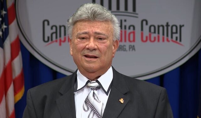 Etats-Unis : Elu avec 85% des voix, il ne siègera pas à la Chambre des ...