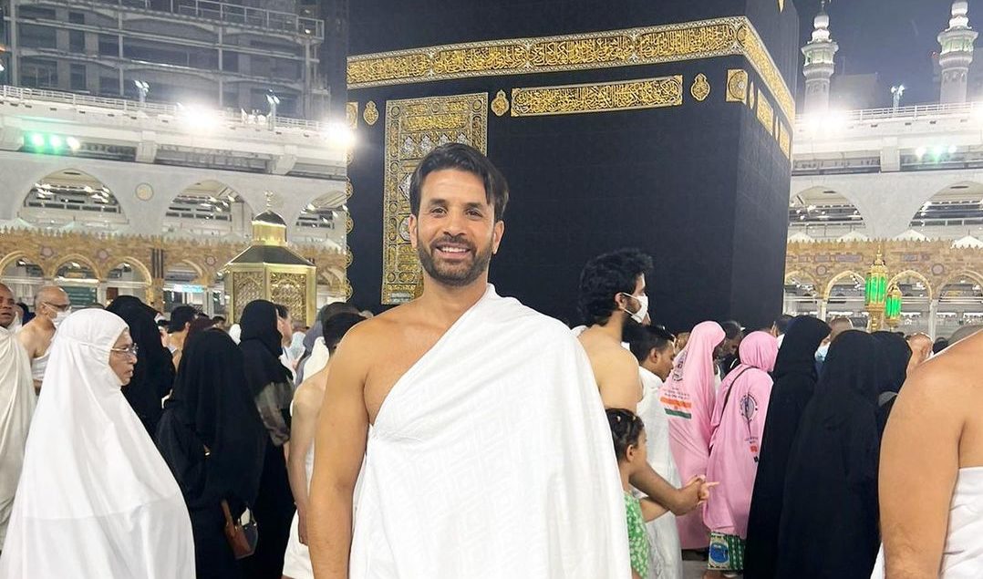 Entre Football et Spiritualité: Khaled Korbi Accomplit la Omra en Arabie Saoudite (photos ...