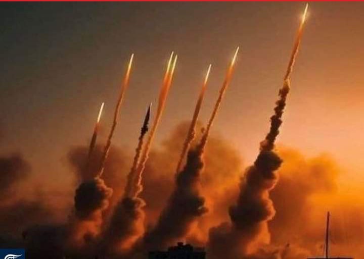 Comme prévu à 17h00, Askalan est sous le feu des roquettes des Brigades ...