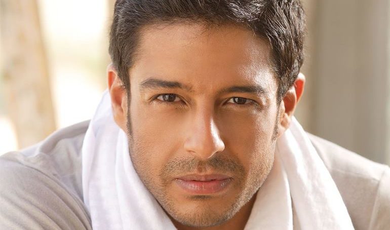 Mohamed Hamaki refuse d’annuler ses concerts et décide de faire un don ...