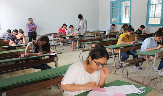 Plus de 33 000 élèves passent les examens de la neuvième année