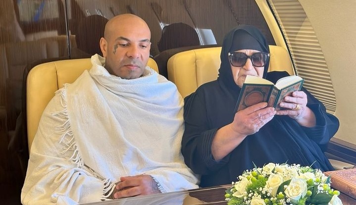 K2Rhym publie une photo avec sa mère, prêts pour la Omra - Directinfo