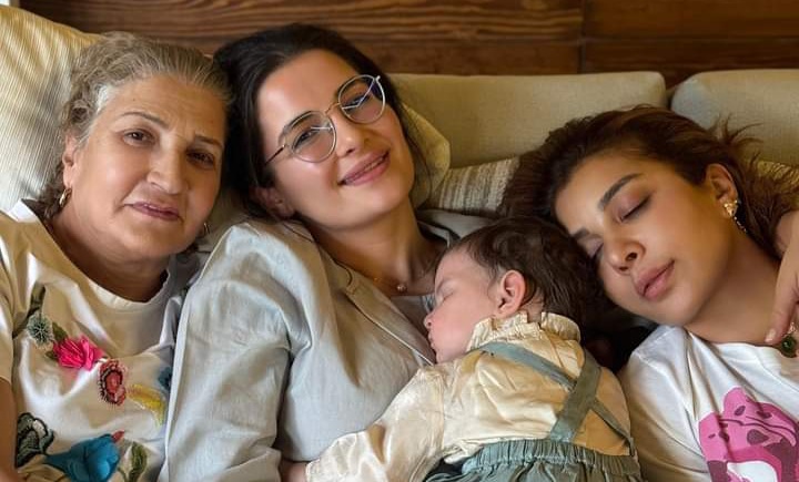 Assala Nasri et sa fille Sham célèbrent quatre générations réunies dans ...