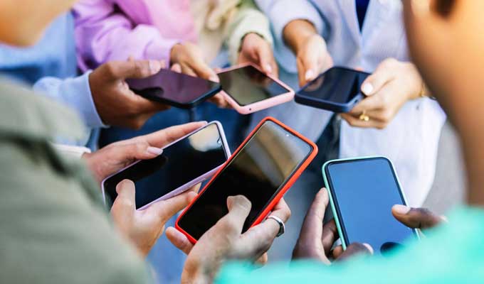 Utilisation des téléphones portables en milieu scolaire : le ministère ...