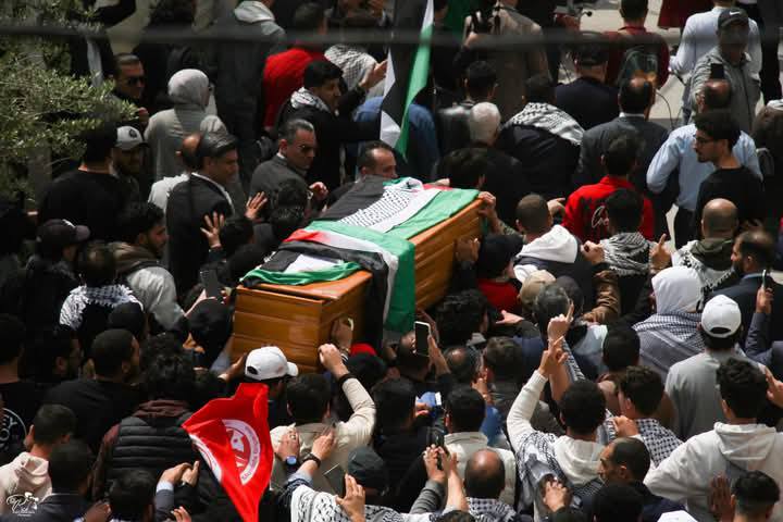 Tunisie : l’émouvant adieu à Fares Khaled, étudiant mort en brandissant ...