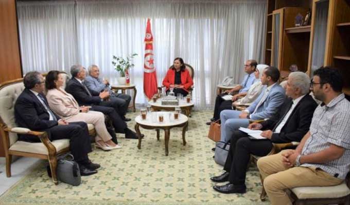 Rencontre entre Sarra Zaâfrani Zenzri et la délégation du FADES à Tunis ...