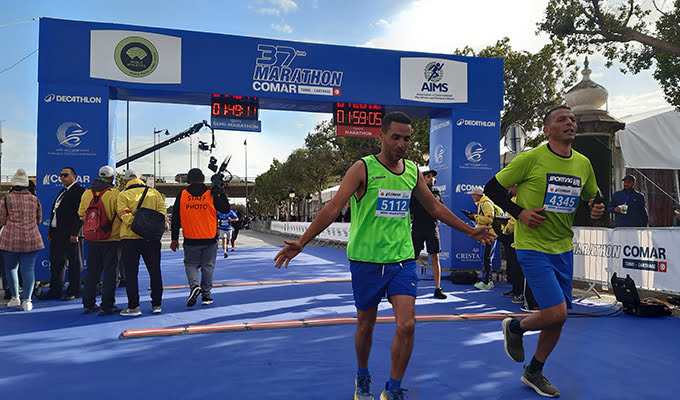 Près de 8000 coureurs ont couru le Marathon COMAR sous le soleil ...